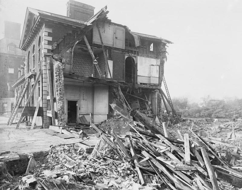 First daylight air raid on London kills 162 - On this day in history ...