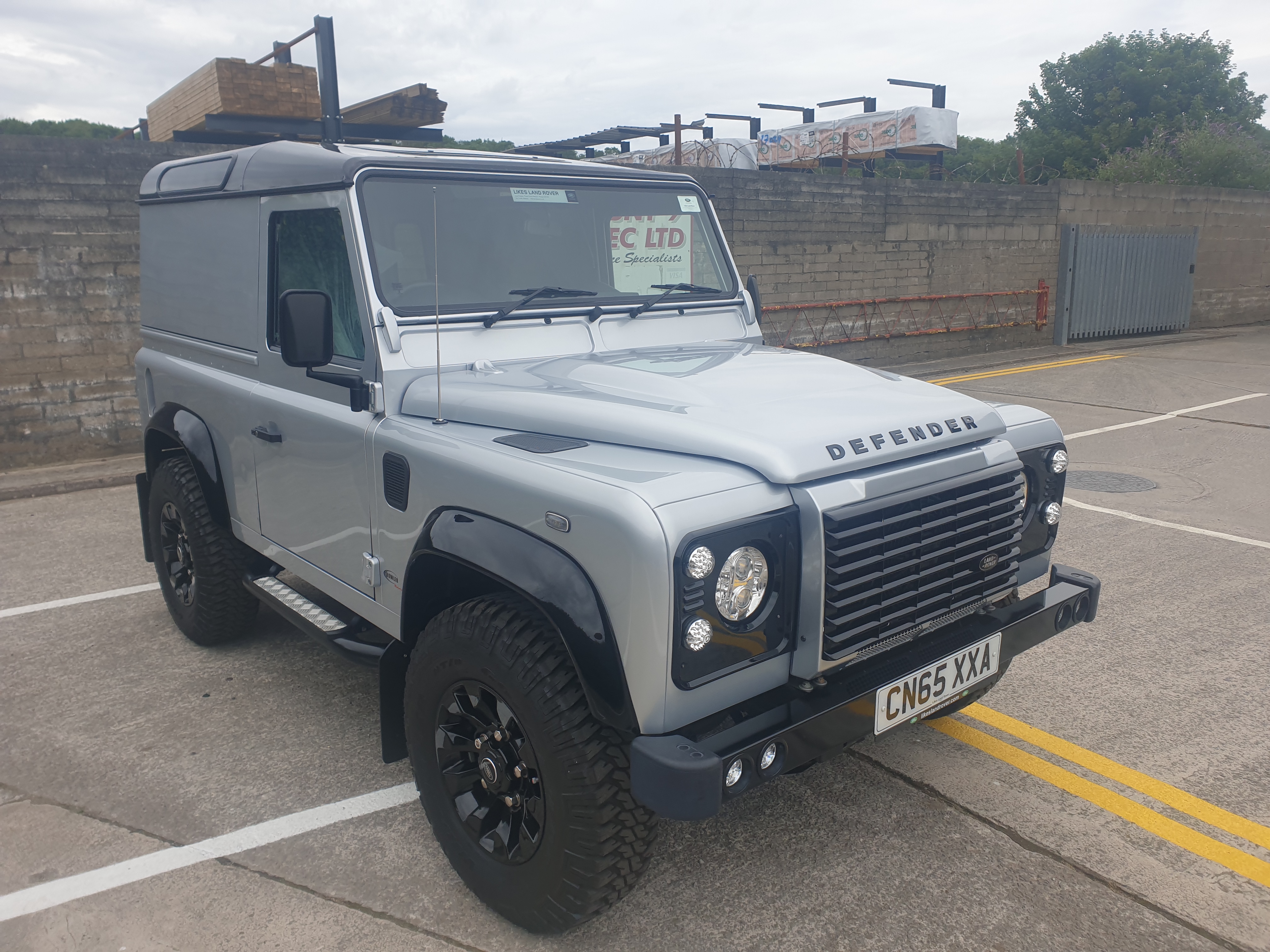 Going full tilt - Land Rover Monthly