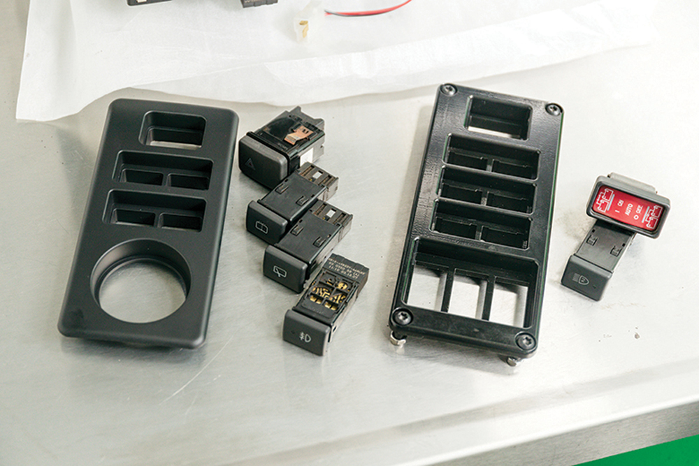 Fit a Double DIN head unit to a Defender TDCi - Land Rover Monthly