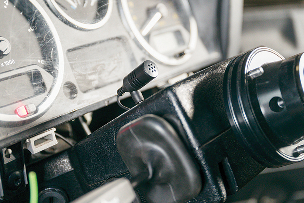 Fit a Double DIN head unit to a Defender TDCi - Land Rover Monthly