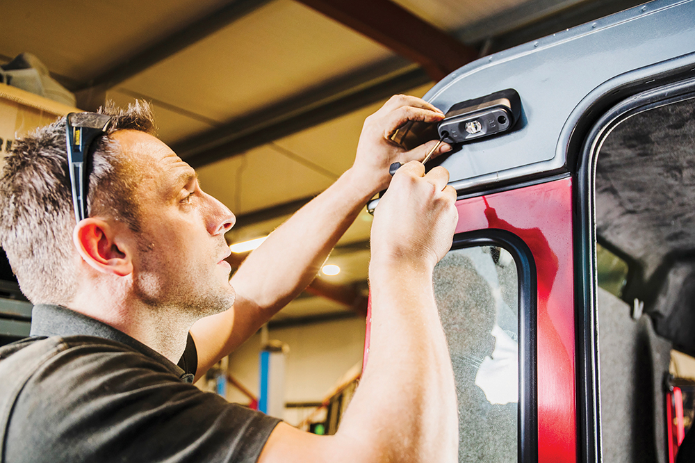 Fit rear work lamps to your Land Rover - Land Rover Monthly