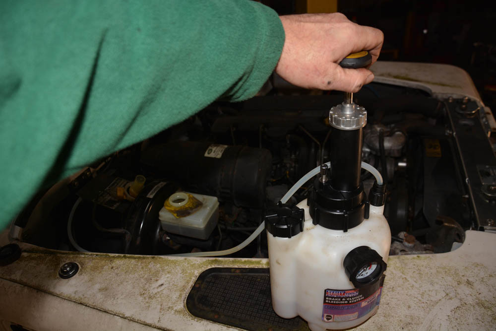 Bleed your Brakes and Clutch Series Defender Discovery Range Rover ...