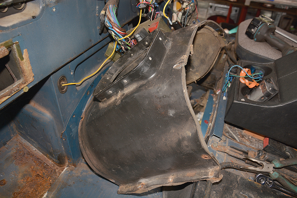 Stripping the old bulkhead - Land Rover Monthly