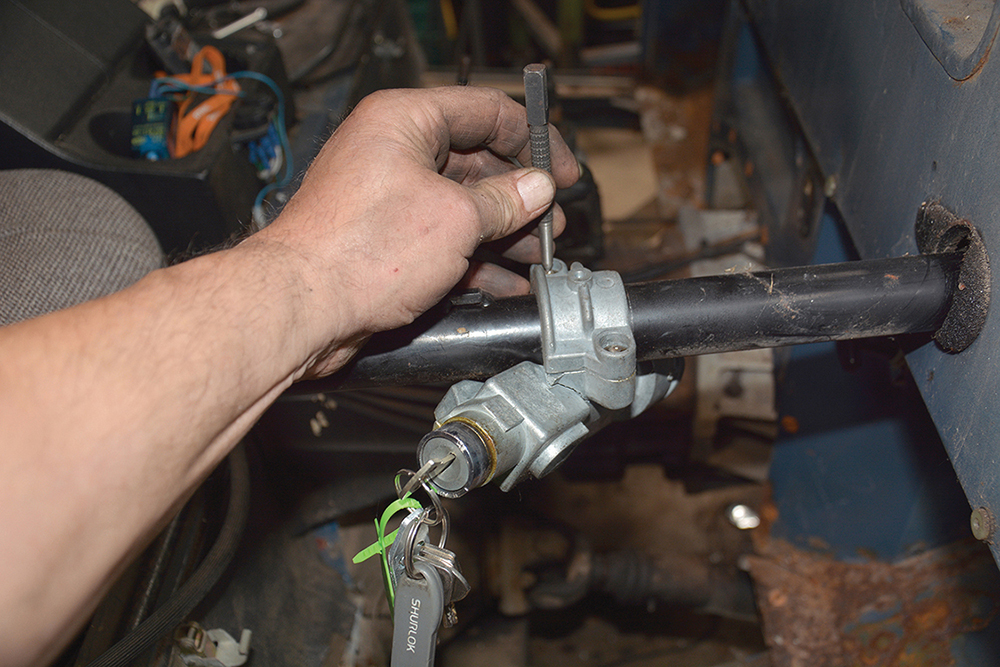 Stripping the old bulkhead - Land Rover Monthly