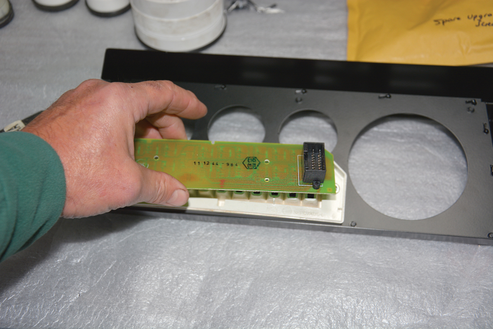 Project Defender Td5, part 10: Dashboard wiring and new instruments ...