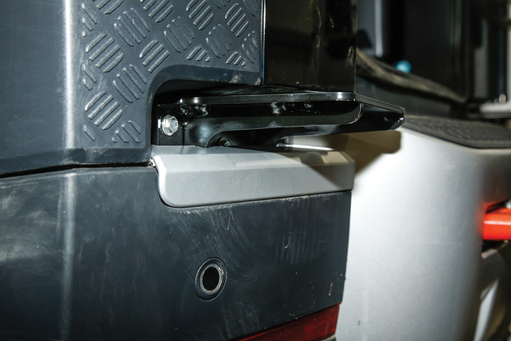 L663 Defender: Fit a Roof Rack and Ladder - Land Rover Monthly