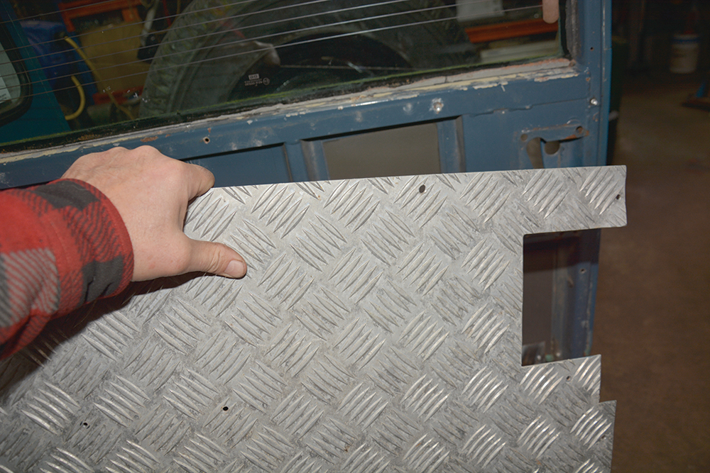 Rear door swap - Land Rover Monthly