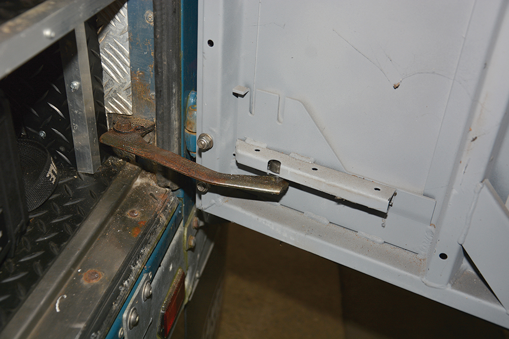 Rear door swap - Land Rover Monthly