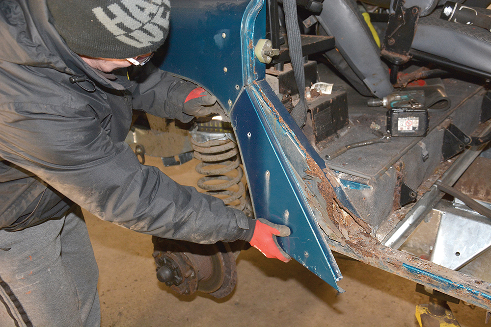 Project Defender, final part: Doors, lights and interior - Land Rover ...