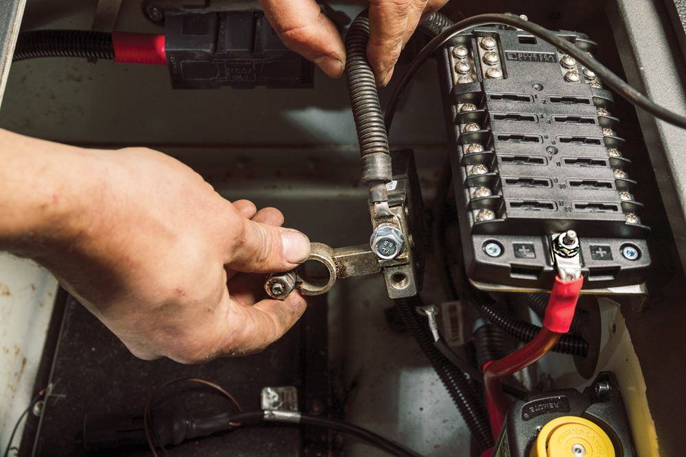 Fit a Defender dual battery system - Land Rover Monthly