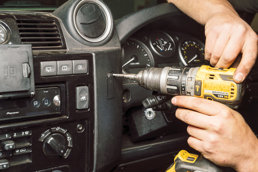 Fit a Defender dual battery system - Land Rover Monthly