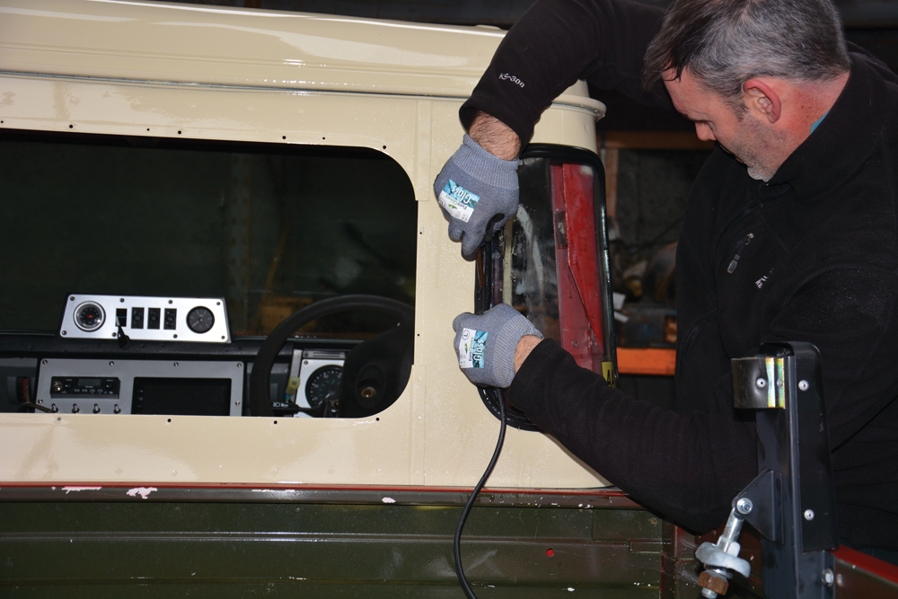 Project Defedner part 14: Fitting rear body to rolling chassis - Land ...