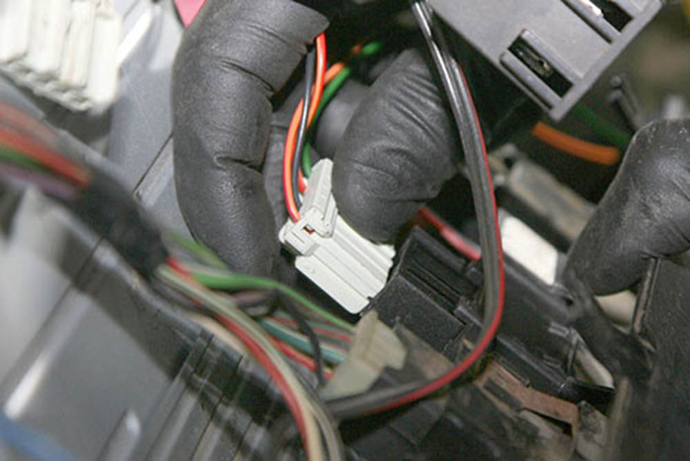 Fit a Defender heated windscreen - Land Rover Monthly