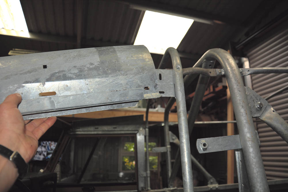 Install a hood and frame to your pick-up - Land Rover Monthly