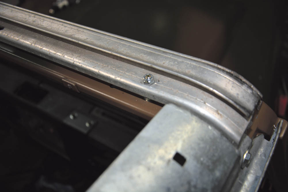 Install a hood and frame to your pick-up - Land Rover Monthly