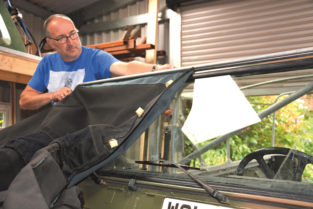 Install a hood and frame to your pick-up - Land Rover Monthly
