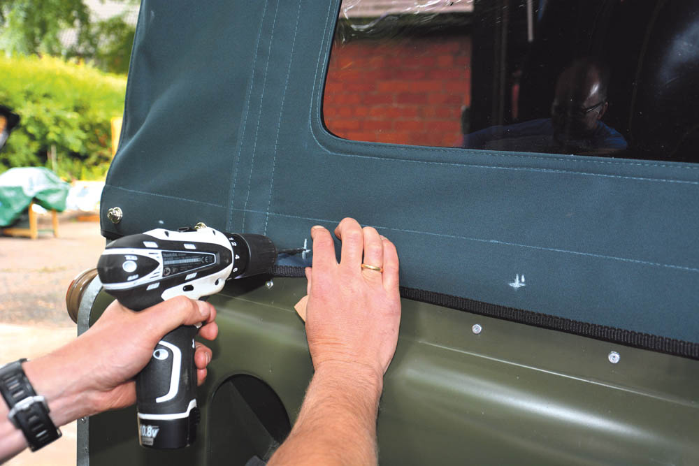 Install a hood and frame to your pick-up - Land Rover Monthly