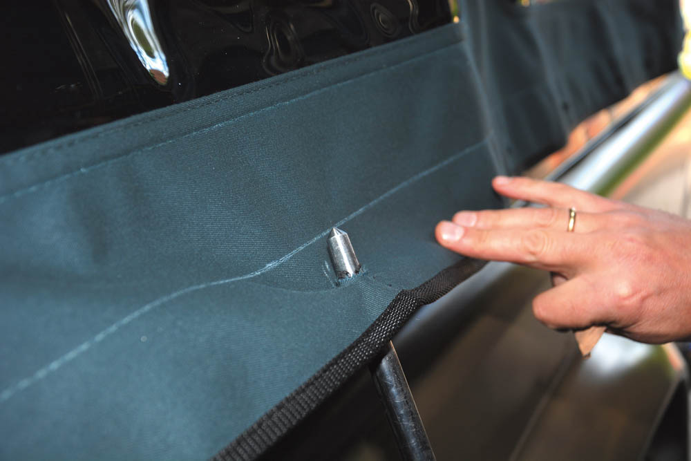 Install a hood and frame to your pick-up - Land Rover Monthly