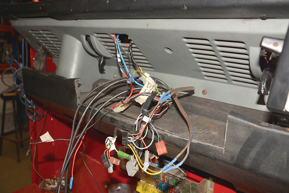 Project Defender Td5, part 11: Dashboard upgrade - Land Rover Monthly