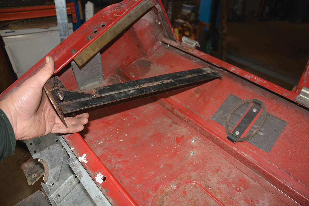 Defender Truck Cab Rear Bulkhead repair - Land Rover Monthly