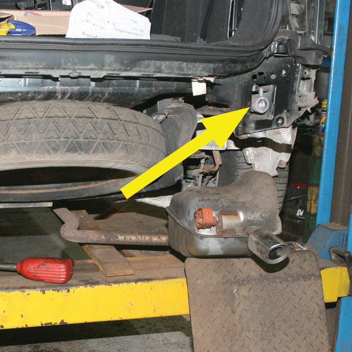 Install a tow kit on a Discovery Sport - Land Rover Monthly