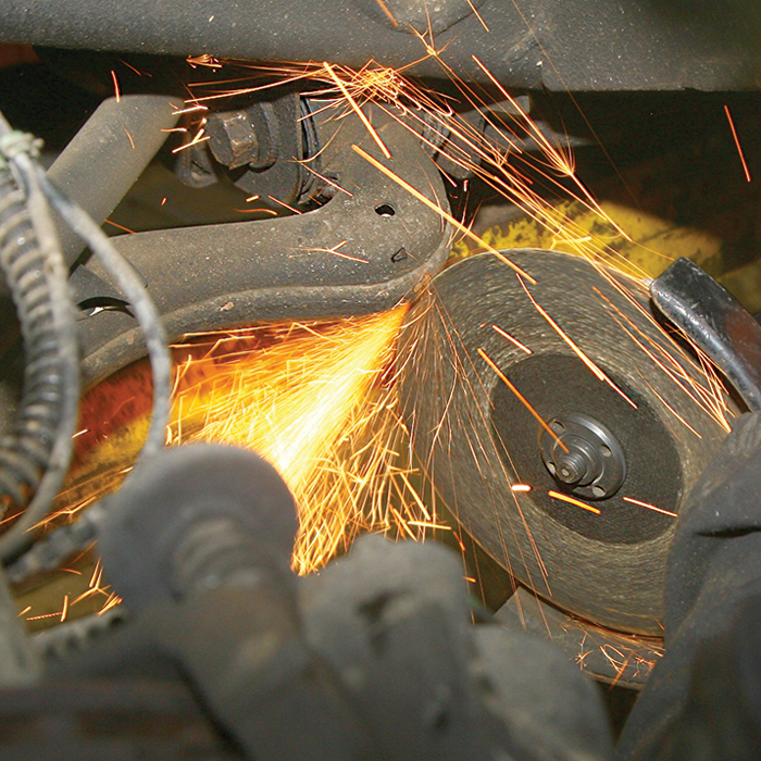 Replacing front suspension lower arms - Land Rover Monthly