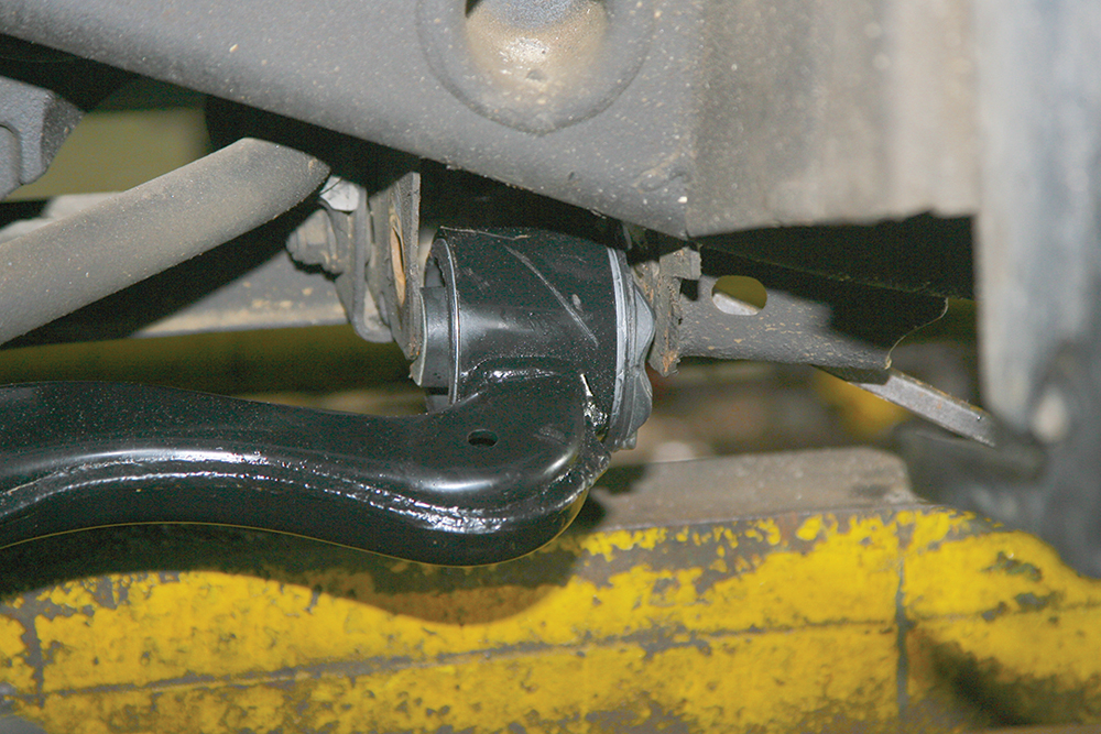 Replacing front suspension lower arms - Land Rover Monthly