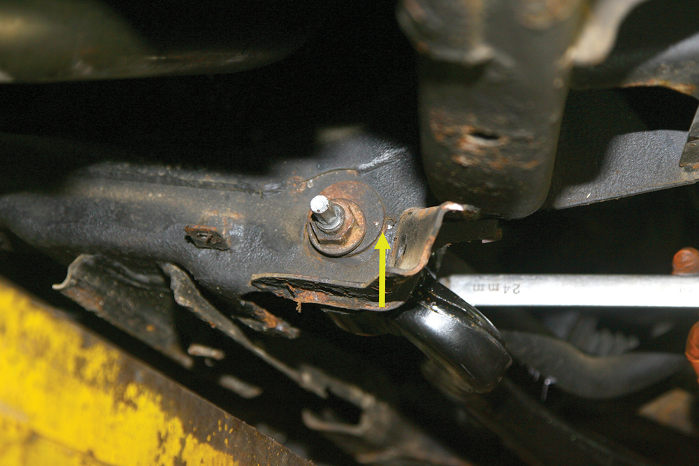 Replacing front suspension lower arms - Land Rover Monthly