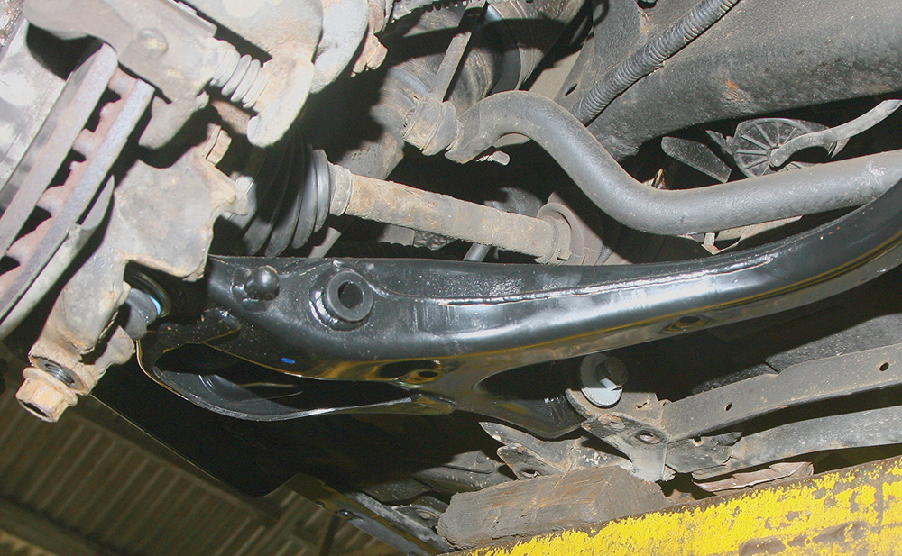 Replacing front suspension lower arms - Land Rover Monthly