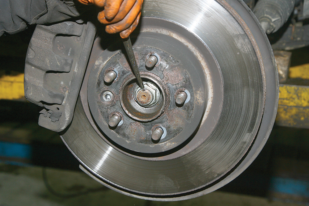 Replacing front suspension lower arms - Land Rover Monthly