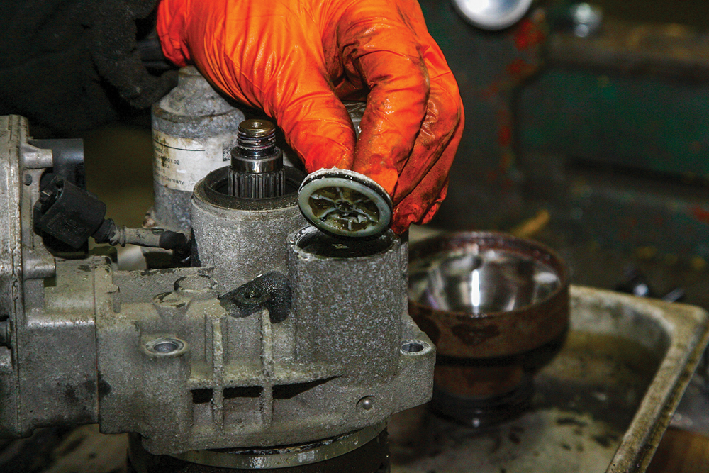 Maintain a Freelander 2 Haldex coupling - Land Rover Monthly