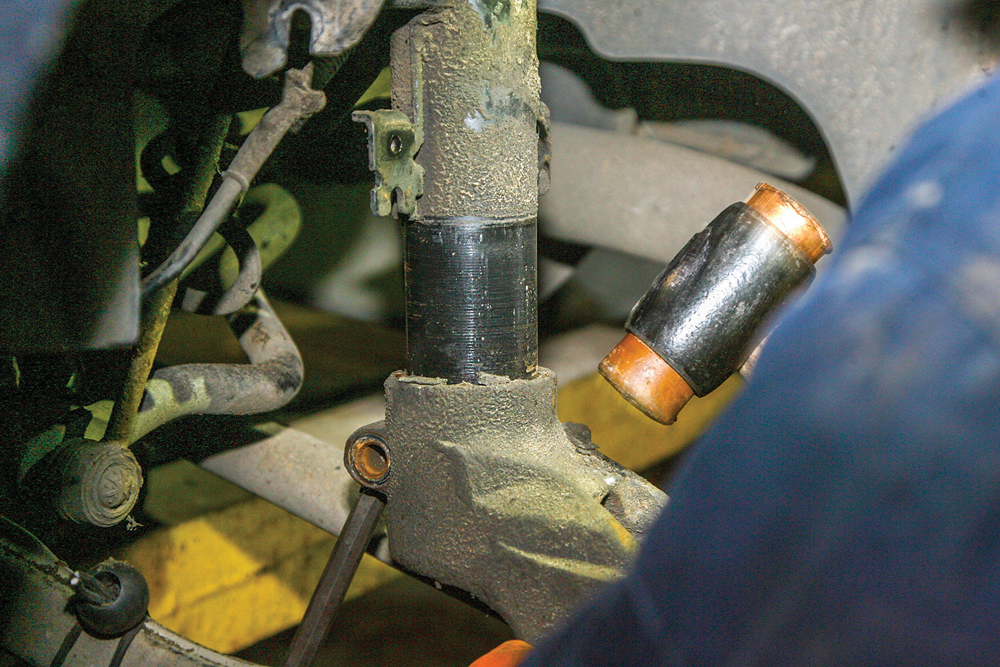 Replace a Freelander 2 MacPherson strut damper - Land Rover Monthly
