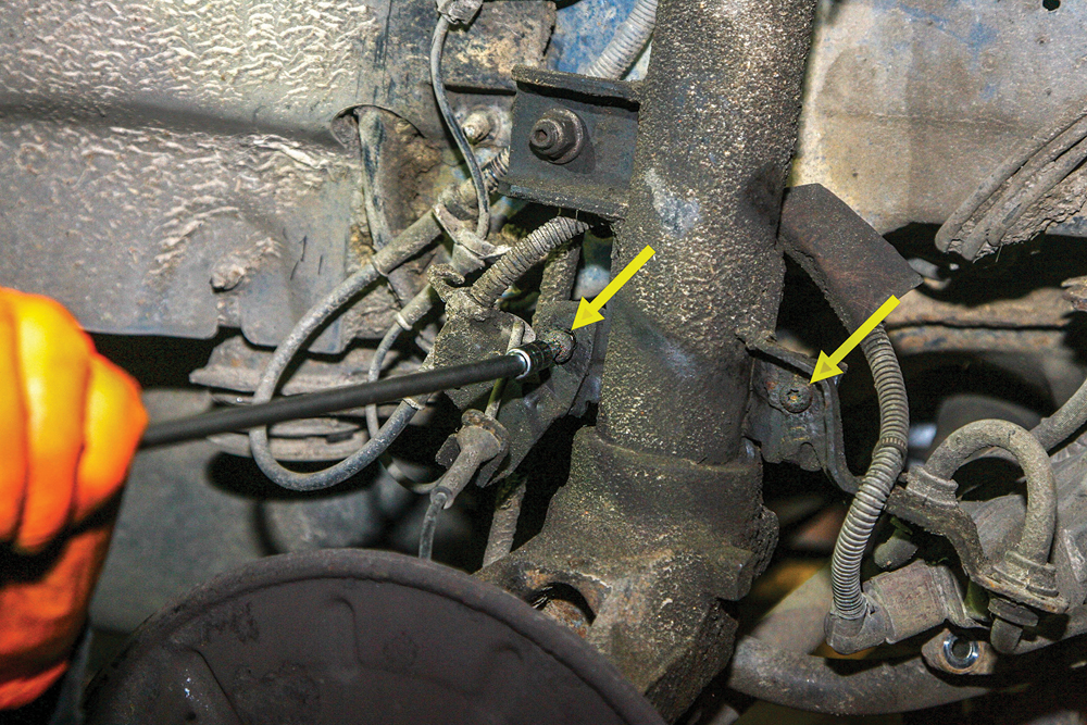 Replace a Freelander 2 MacPherson strut damper - Land Rover Monthly