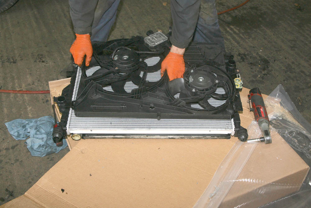 Replace a Freelander 2 radiator - Land Rover Monthly