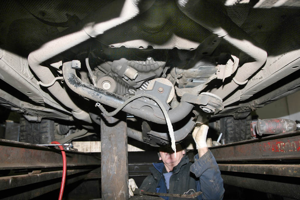 Replace an L322 Transfer Box - Land Rover Monthly