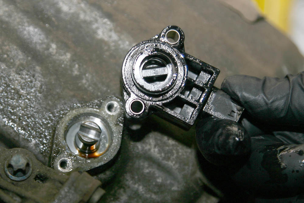 Replace an L322 Transfer Box - Land Rover Monthly