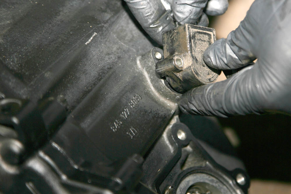 Replace an L322 Transfer Box - Land Rover Monthly