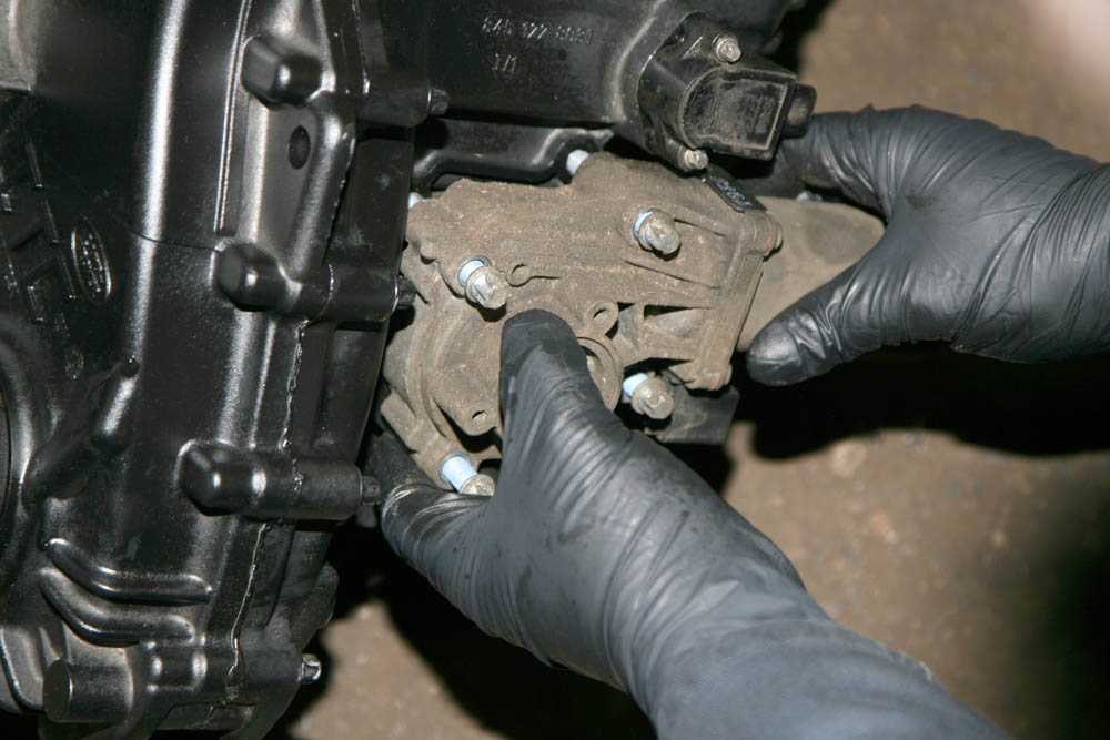 Replace an L322 Transfer Box - Land Rover Monthly