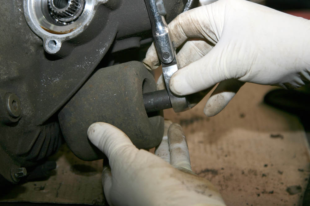 Replace an L322 Transfer Box - Land Rover Monthly