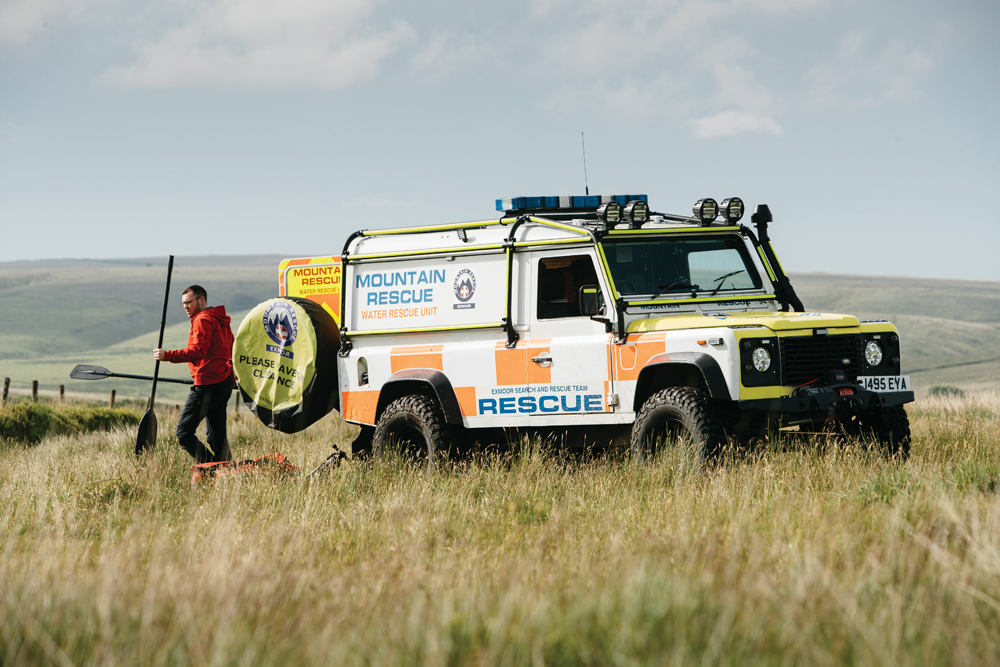 Defender to the rescue - Land Rover Monthly