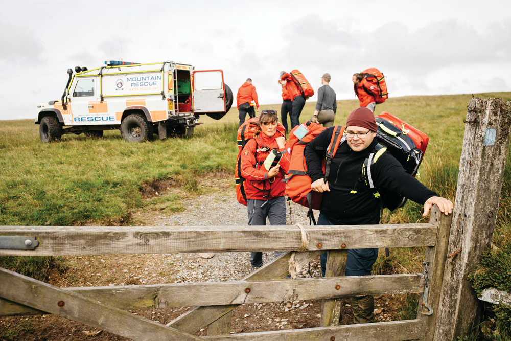 Defender to the rescue - Land Rover Monthly