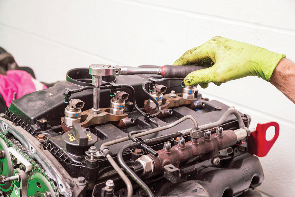 Install a new TDCi engine, part 1: Saving essential components - Land ...