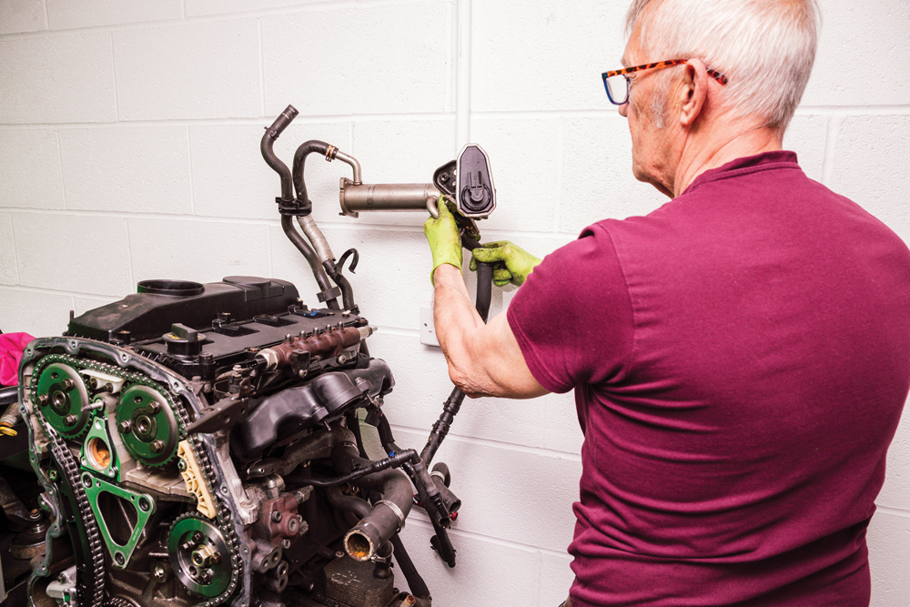 Install a new TDCi engine, part 1: Saving essential components - Land ...