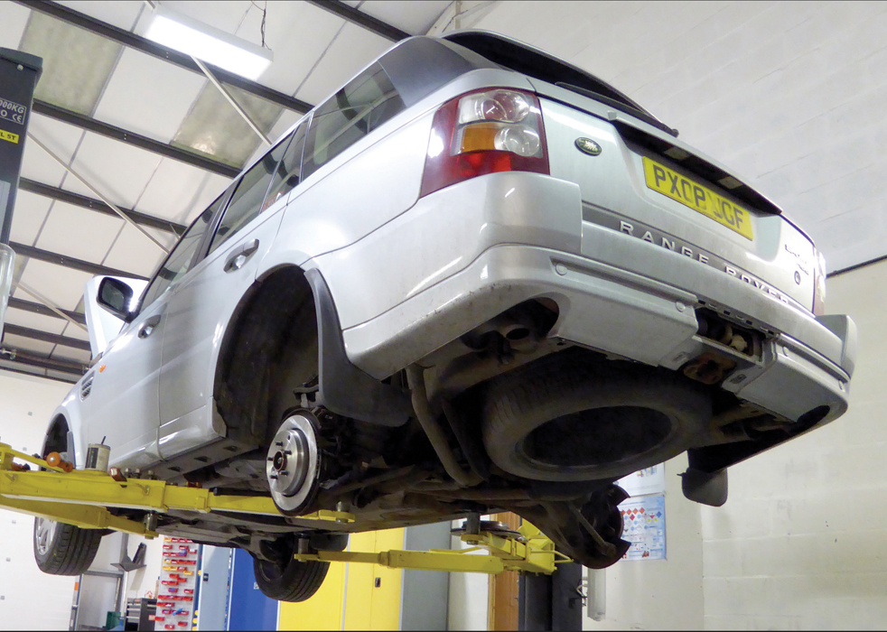 Replace a Brake Line assembly - Land Rover Monthly