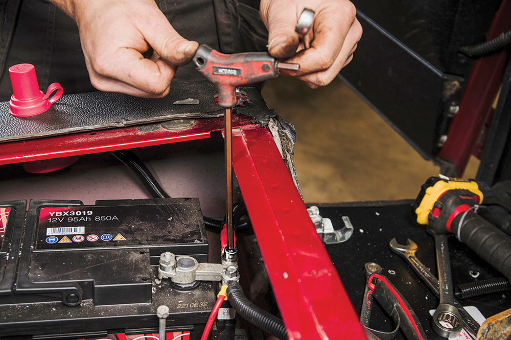 Install easy access remote battery terminals - Land Rover Monthly