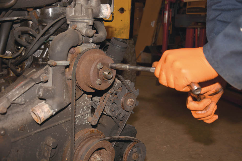 Replace a 200Tdi Timing Belt - Land Rover Monthly