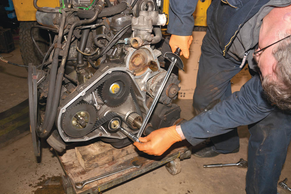 Replace a 200Tdi Timing Belt - Land Rover Monthly