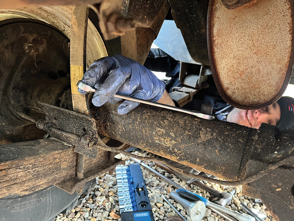 Stop Salisbury axle oil leaks - Land Rover Monthly