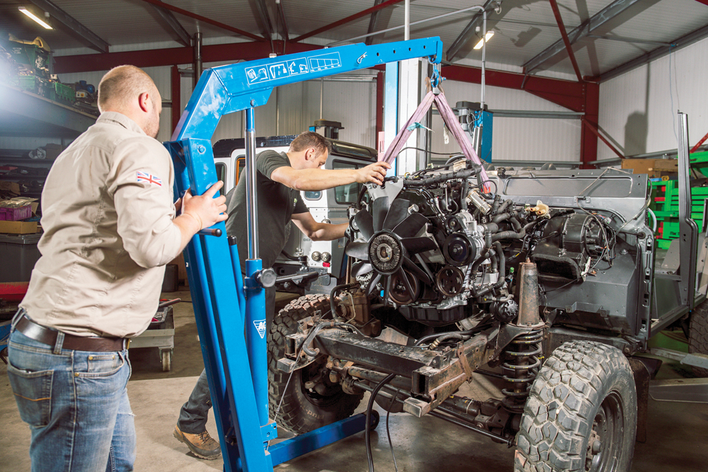 Install a TDCi engine: Fitting and starting - Land Rover Monthly