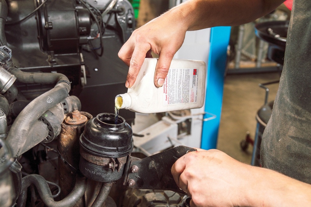 Install a TDCi engine: Fitting and starting - Land Rover Monthly